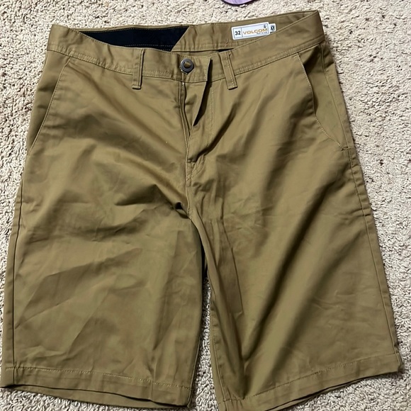 Volcom | Shorts | Mens Volcom Shorts Sz 32 | Poshmark